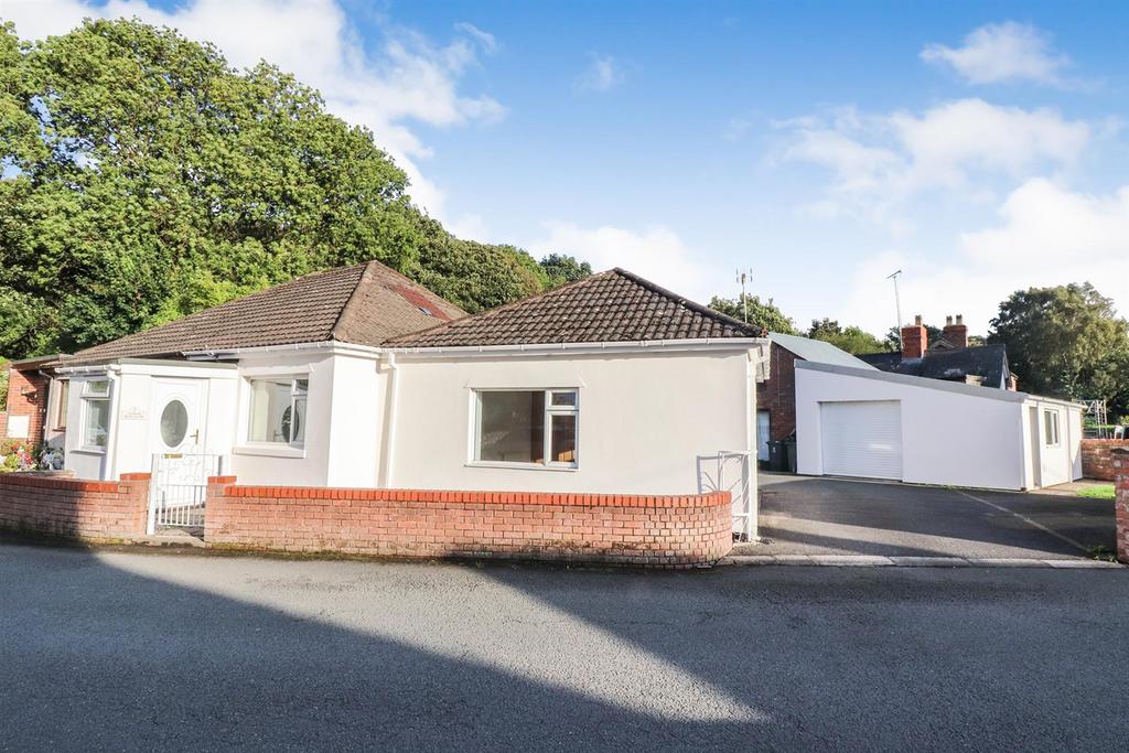 Chirk Green, Chirk, Wrexham 2 bed semi-detached bungalow - £189,950