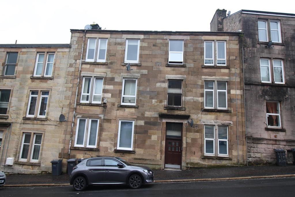 Dempster Street, Greenock 2 bed flat - £550 pcm (£127 pw)