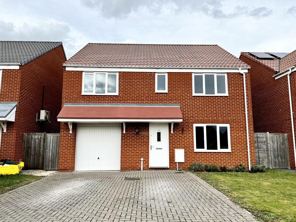 Barleycorn Way, Beck Row, Suffolk, IP28 5 bed detached house - £1,600 ...