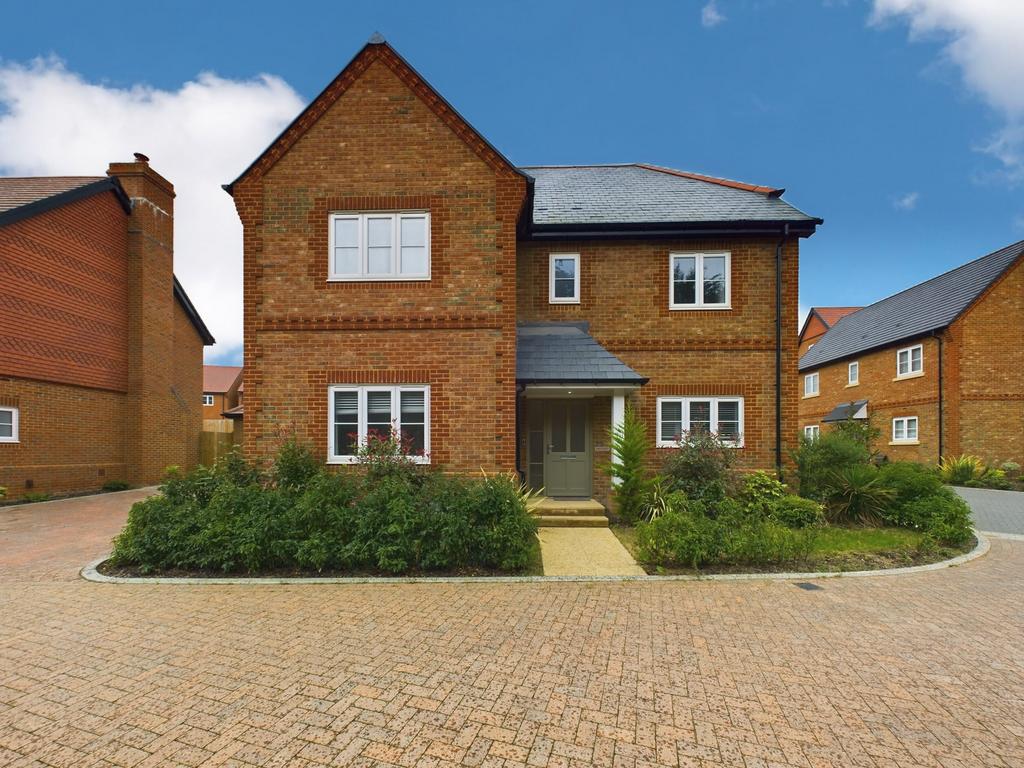 Heatherdene Road, High Wycombe, HP10 9FQ 4 bed detached house - £3,000 ...