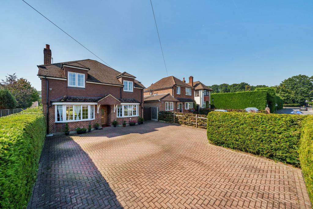 Bousley Rise, Ottershaw, KT16 4 bed detached house - £900,000