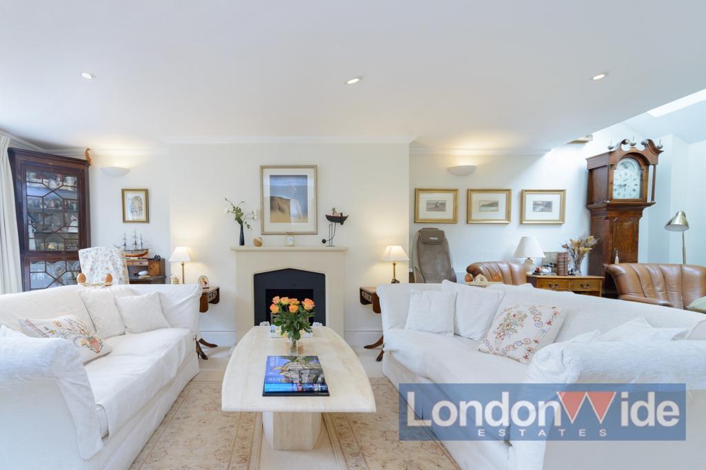 Elnathan Mews, Lilttle Venice, W9 3 bed mews - £4,800 pcm (£1,108 pw)