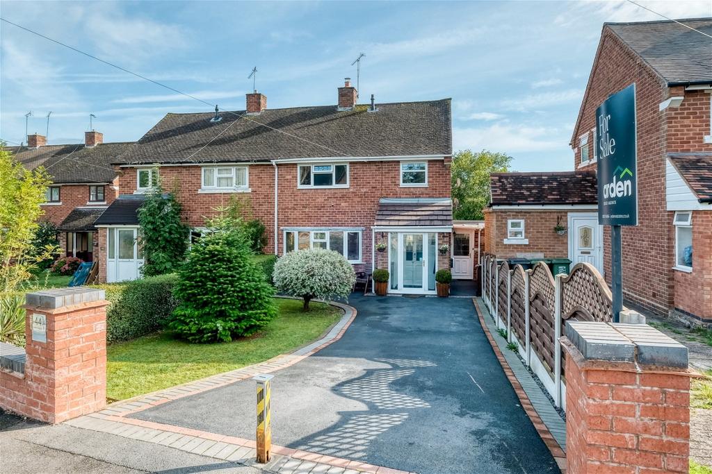 Foxlydiate Crescent, Batchley... 3 bed semi-detached house - £290,000