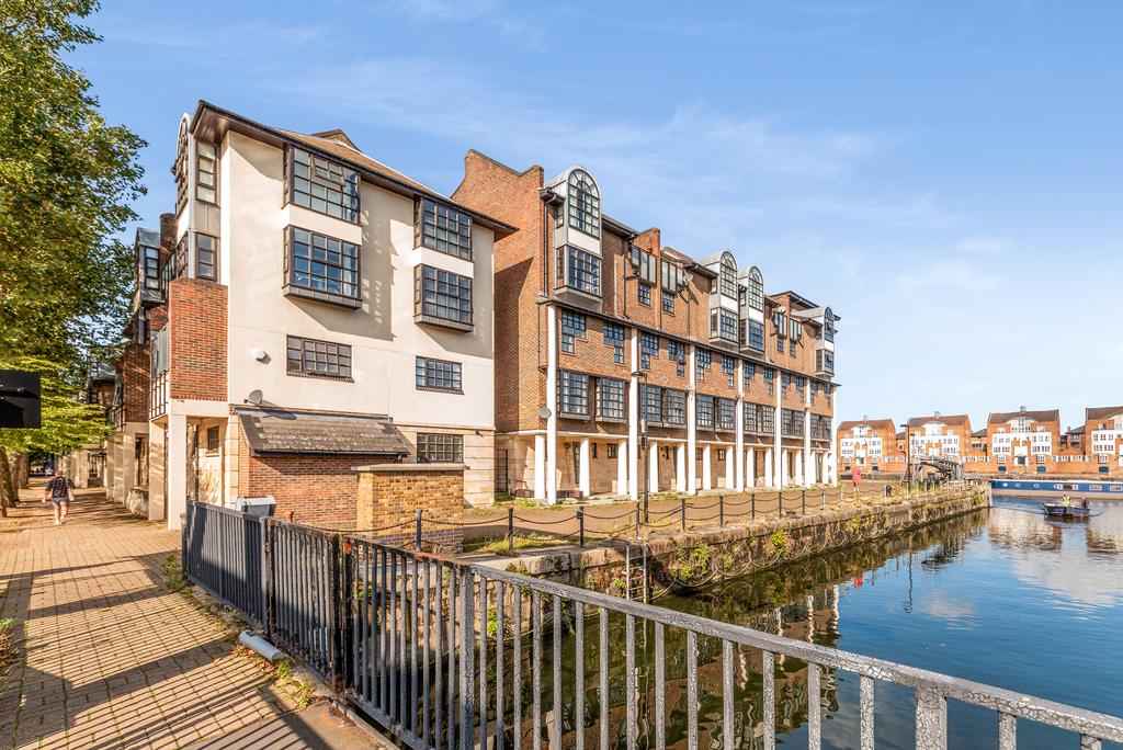 Rope Street, Surrey Quays, London, SE16 4 bed triplex - £2,900 pcm (£ ...