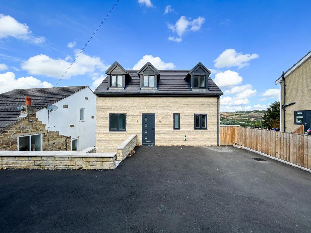 High Street, Hanging Heaton, Batley 4 bed detached house - £1,400 pcm ...