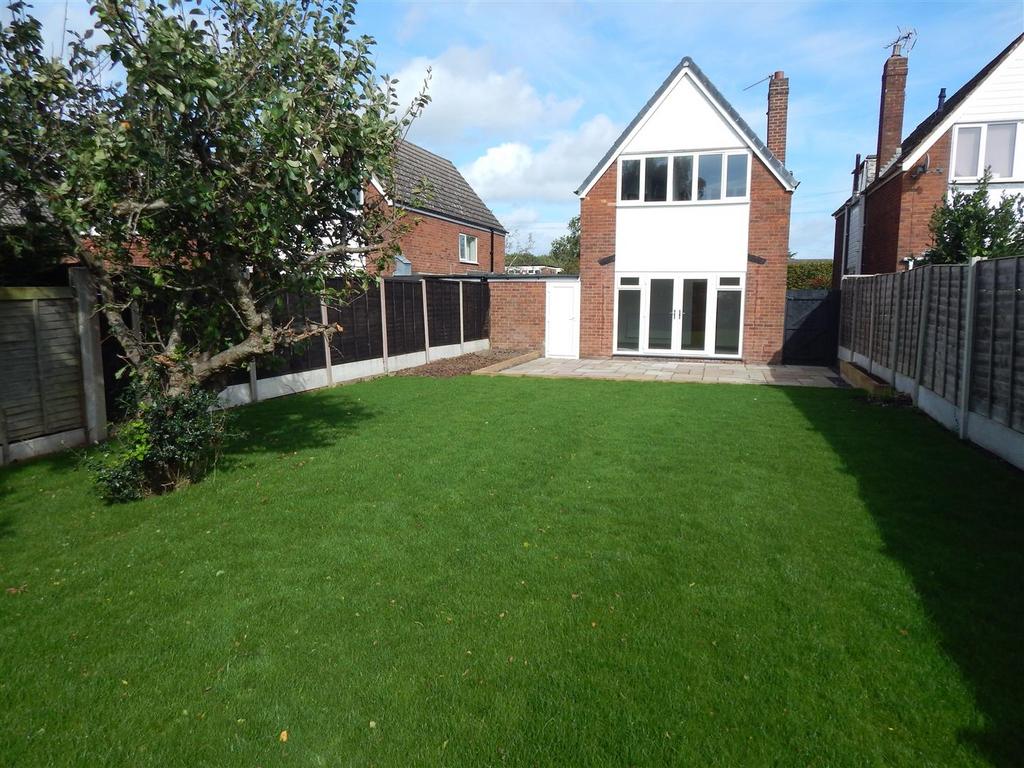 Downsell Road, Redditch 3 bed link detached house - £1,299 pcm (£300 pw)