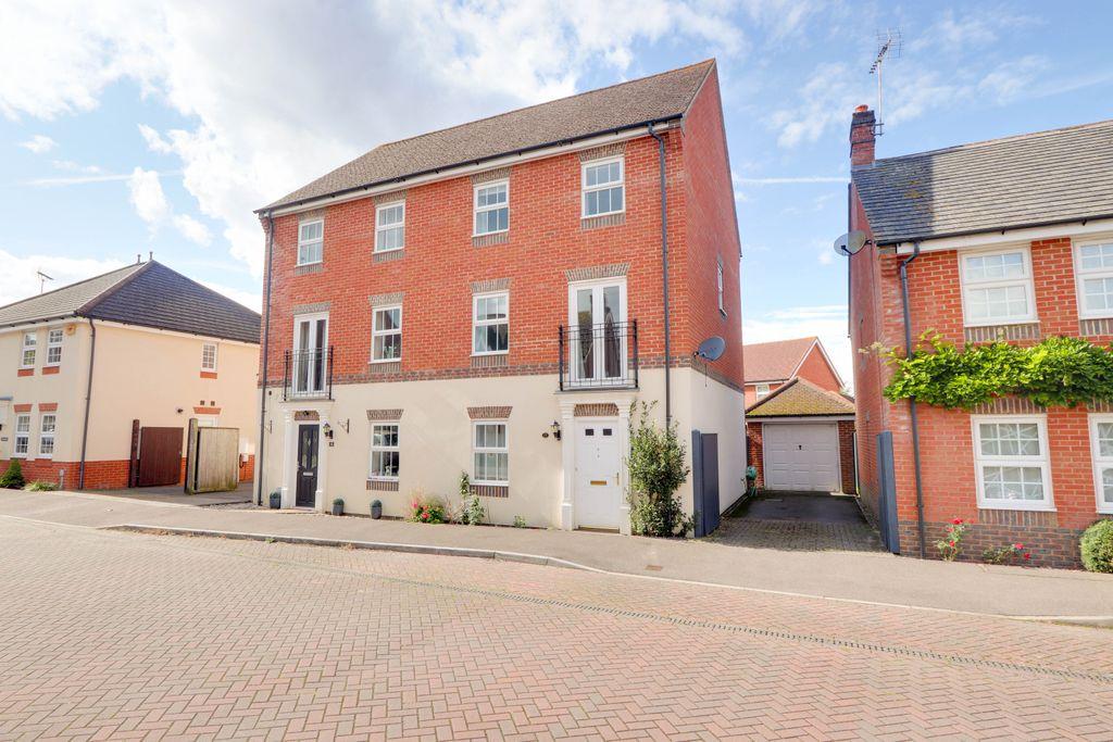 Felders Mede, Hook RG27 9TX 3 bed semi-detached house - £1,800 pcm (£ ...