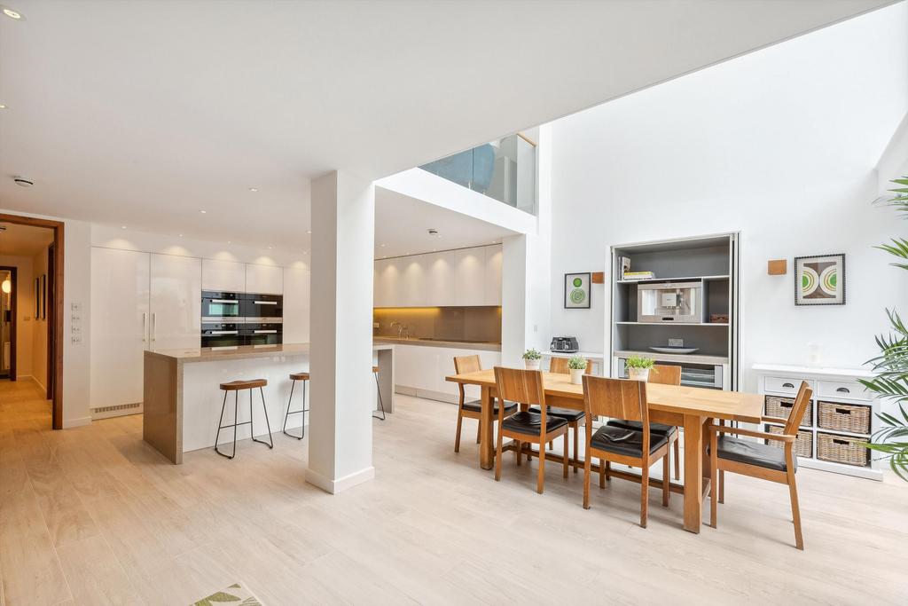 Dora Road, Wimbledon, London, SW19 5 bed townhouse - £9,950 pcm (£2,296 pw)