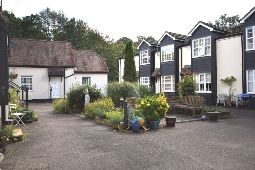 The Mews, Stansted Mountfitchet CM24 1 bed mews to rent - £1,025 pcm (£ ...