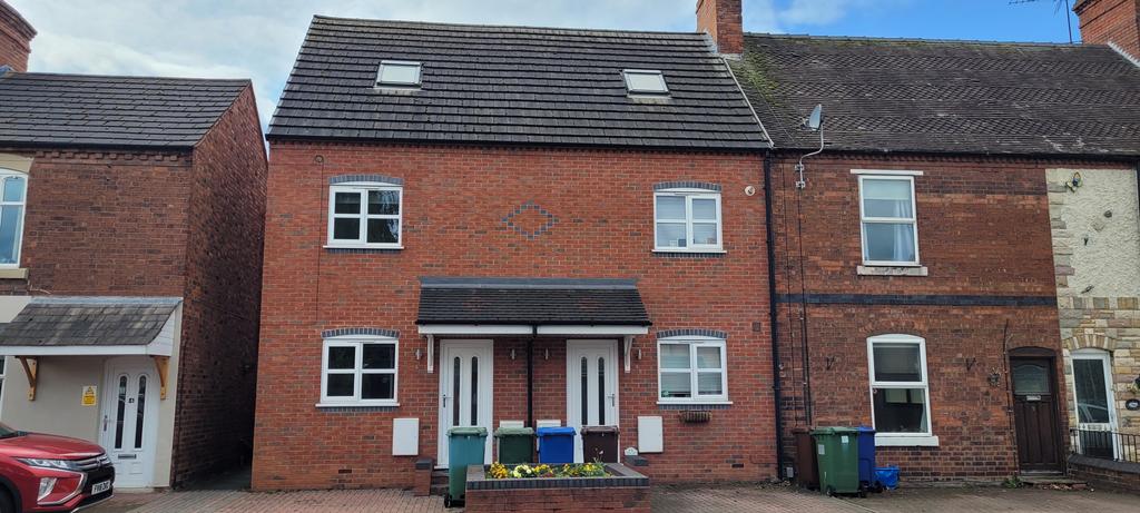 Bryans Lane, Rugeley WS15 3 bed semi-detached house - £900 pcm (£208 pw)