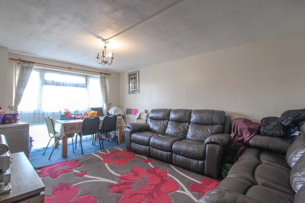 Brook Street, Luton LU3 2 bed flat - £150,000