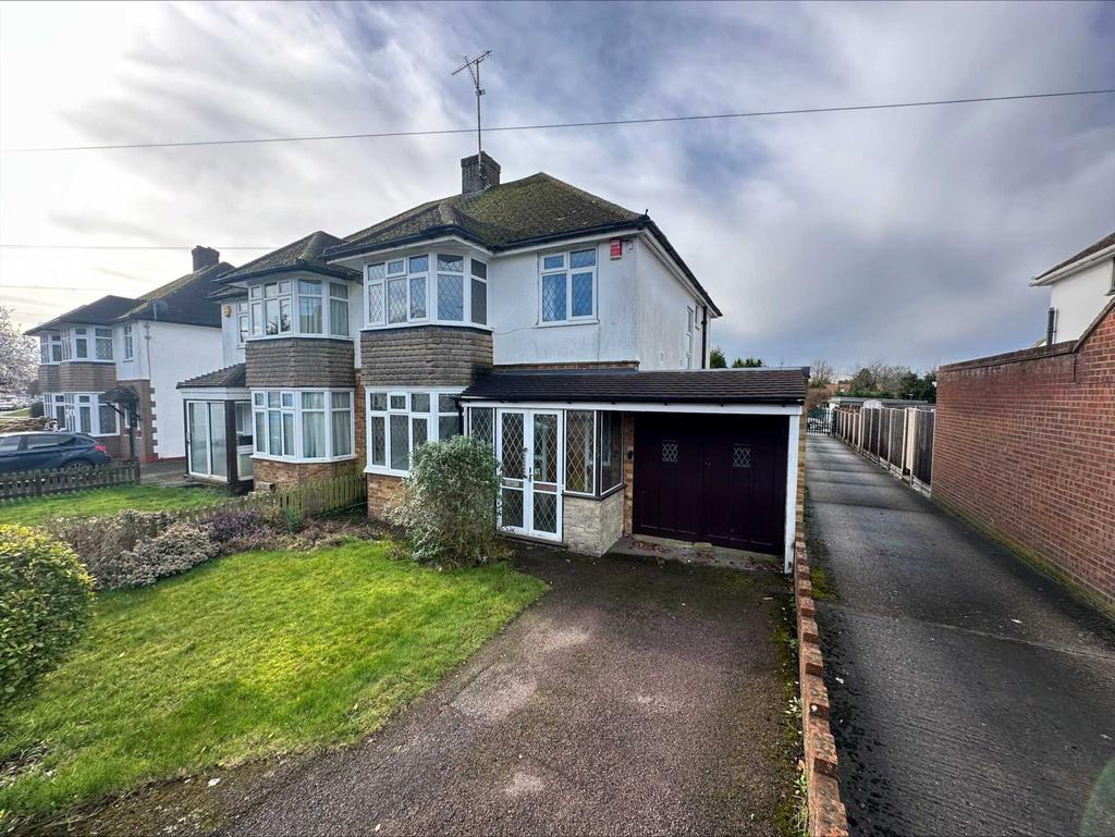 Woodgreen Road, Luton LU2 3 bed semi-detached house - £425,000