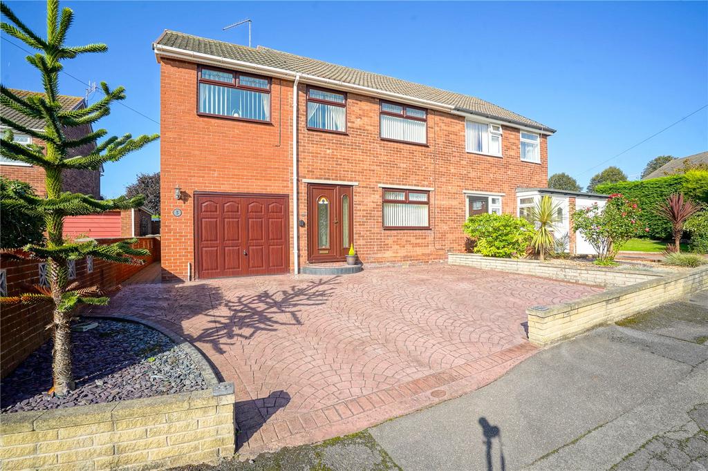 Cardew Close, Rawmarsh, Rotherham... 4 bed semi-detached house - £200,000
