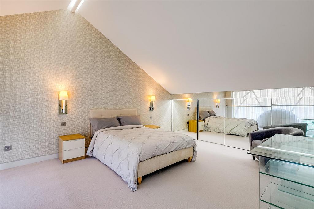 39 Tadema Road, London SW10 1 bed flat - £2,708 pcm (£625 pw)