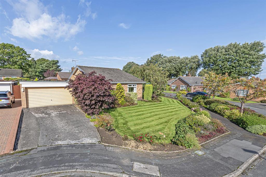 Pineways, Appleton, Warrington 3 bed detached bungalow - £550,000