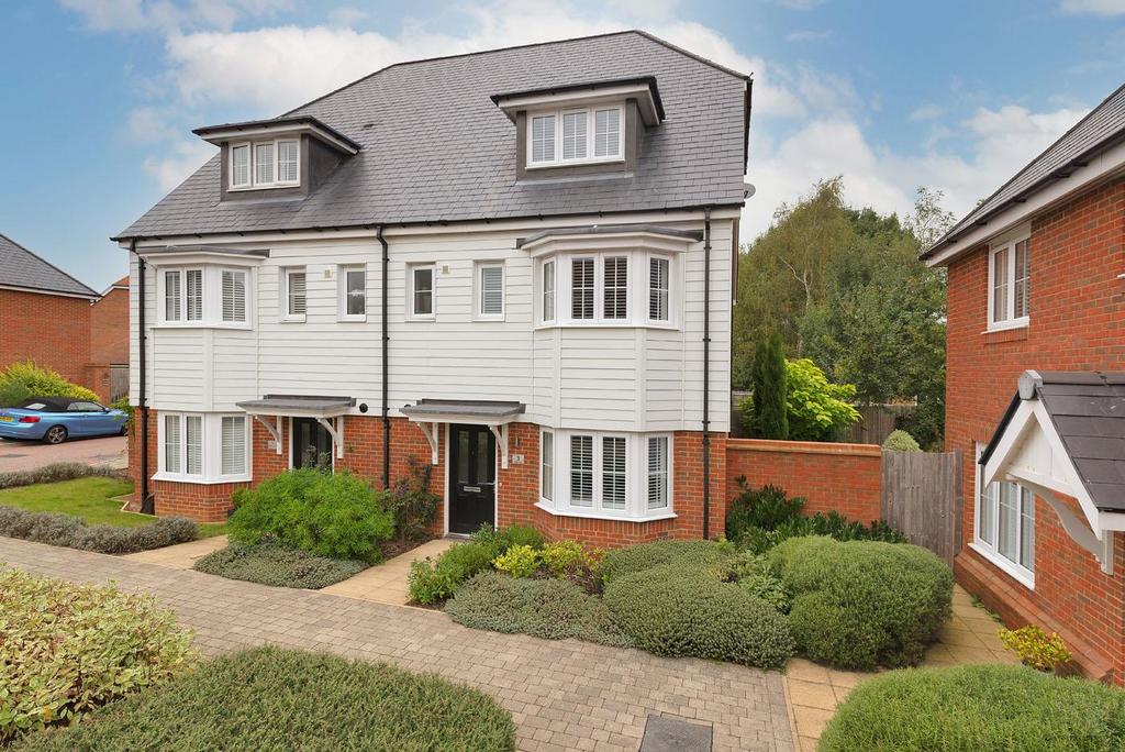 Whittle Walk, Kings Hill, ME19 4RJ 4 bed semi-detached house - £595,000