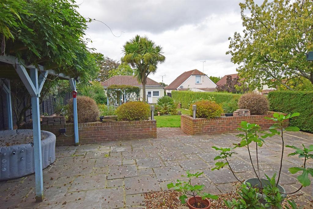 Pump Lane Rainham 3 Bed Detached Bungalow For Sale £550 000