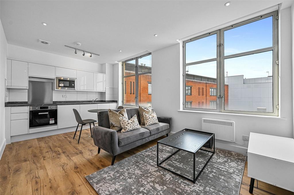West Smithfield, London, EC1A 1 bed apartment - £2,123 pcm (£490 pw)