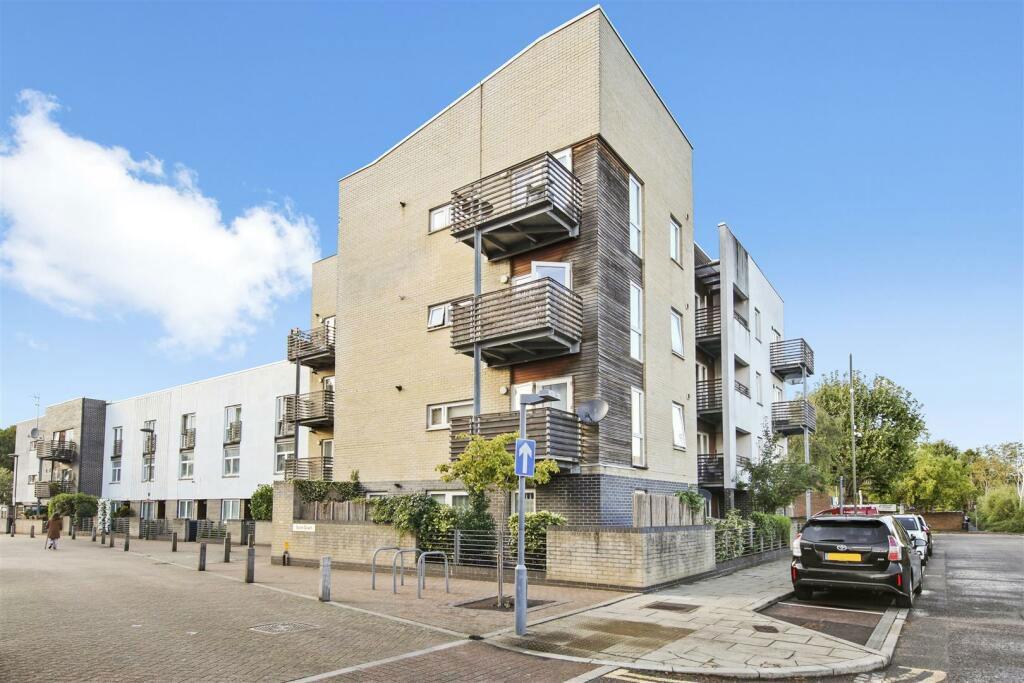 Spice Court, 2 Ruby Way, London, NW9 5XG 2 bed flat - £270,000