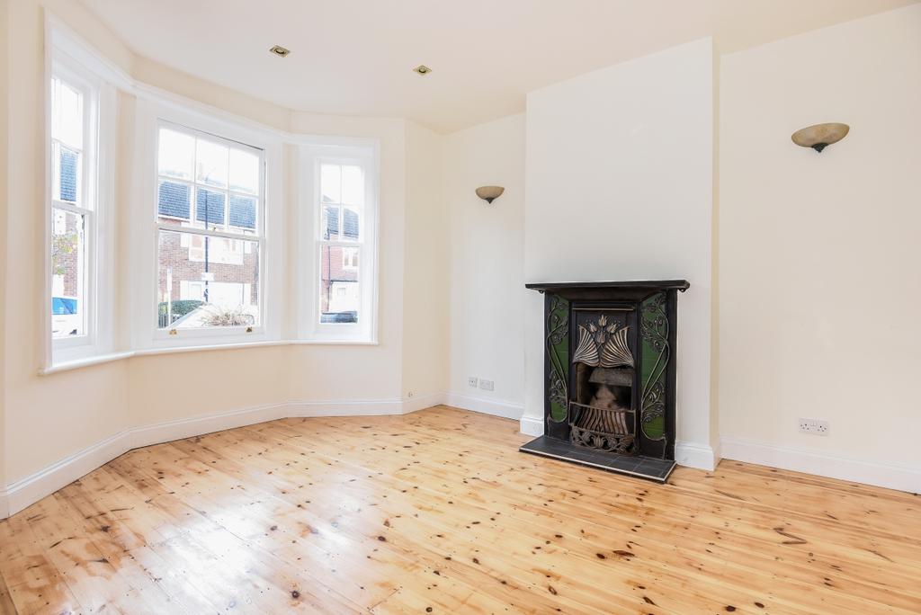 Radbourne Road Balham SW12 2 bed flat - £2,100 pcm (£485 pw)