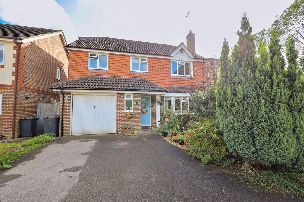 Pangdene Close, Burgess Hill, RH15 4 bed detached house - £575,000