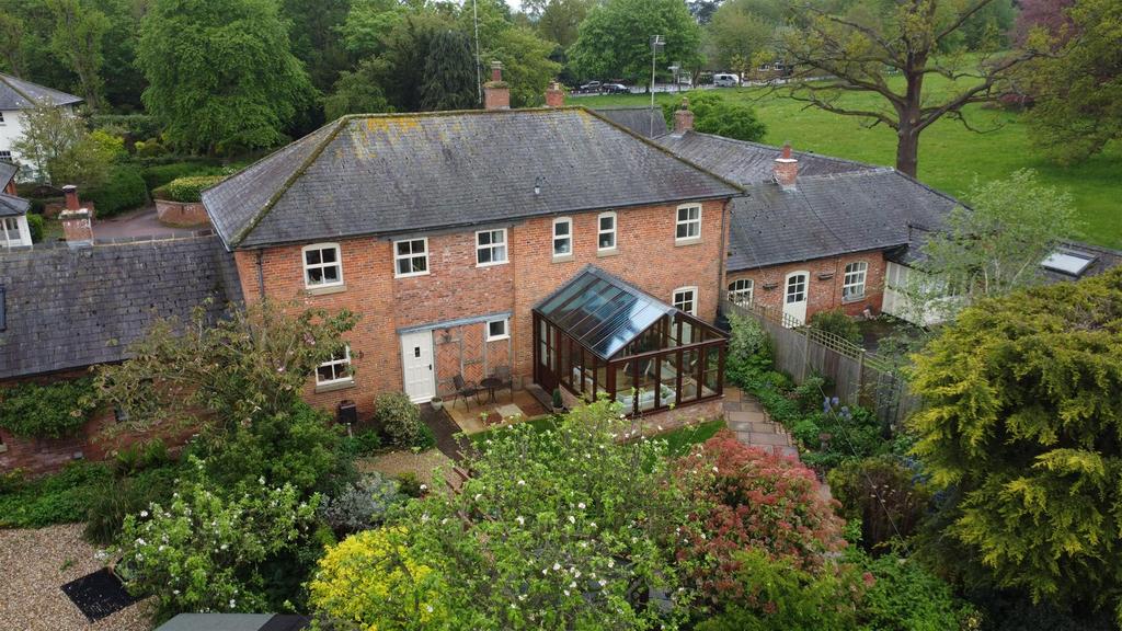 Main Street, Oxton, Southwell, Nottinghamshire, NG25 4 bed terraced ...