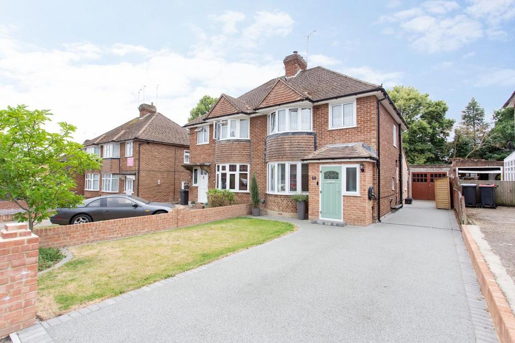 Cherry Drive, Canterbury, CT2 3 bed semi-detached house - £500,000