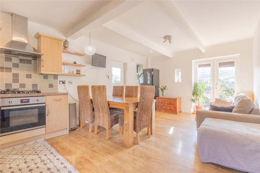 Dirker Drive Marsden Huddersfield 3 Bed Semi Detached House £235 000