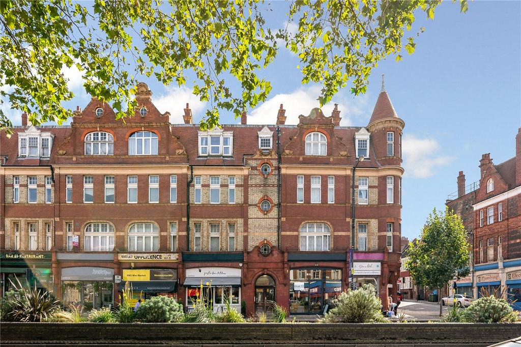 Streatham Hill, London, SW2 4 bed apartment - £2,800 pcm (£646 pw)