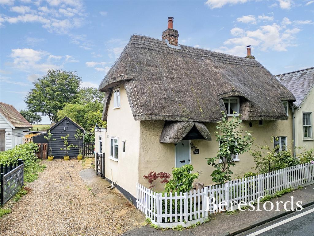 The Street, High Roding, CM6 3 bed semi-detached house - £400,000