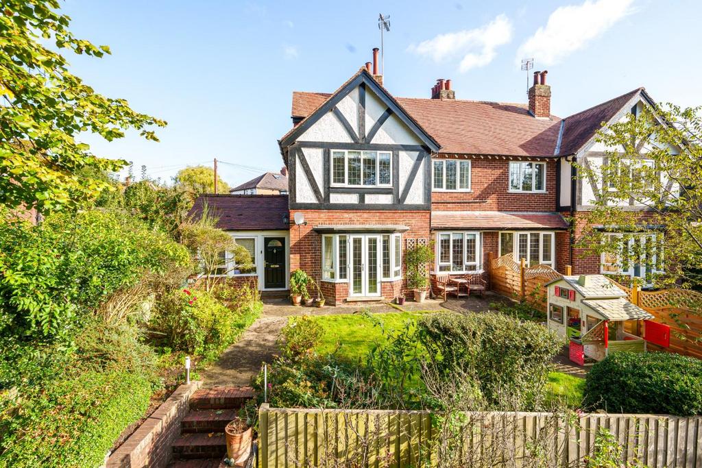 Mallorie Park Drive, Ripon 4 bed semi-detached house - £475,000