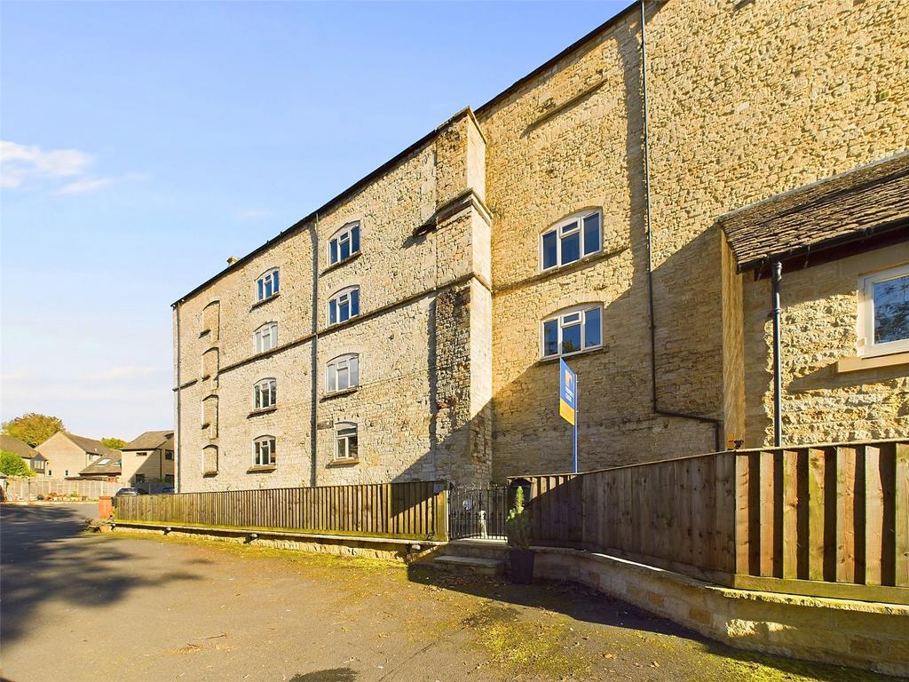 Mill Lane, Avening, Tetbury... 2 bed apartment - £225,000