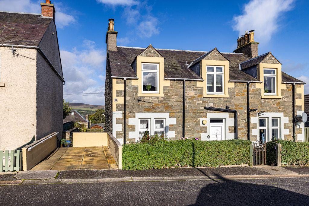 10 Taits Hill, Selkirk TD7 4LZ 2 bed ground floor flat - £115,000