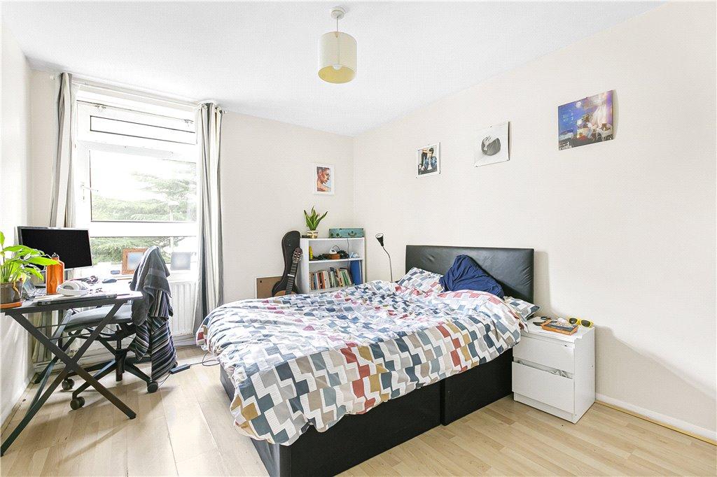 Askill Drive, London, SW15 2 bed apartment for sale - £465,000