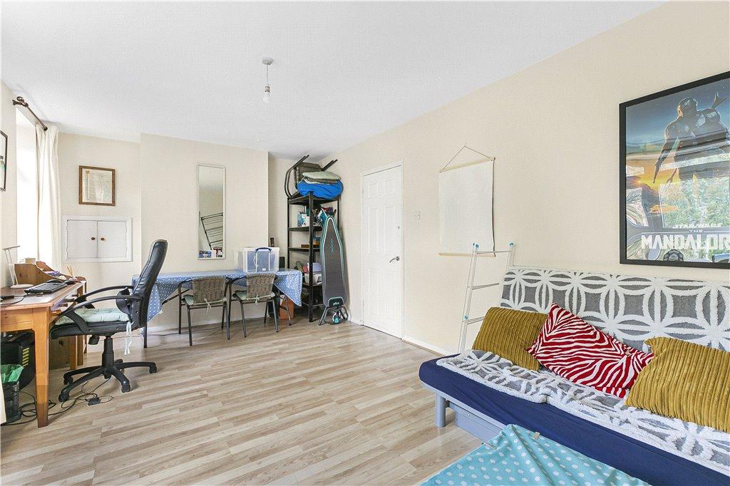 Askill Drive, London, SW15 2 bed apartment - £450,000