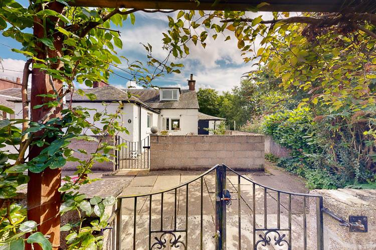 Ashgrove Cottages, Rattray PH10 2 bed end of terrace house - £120,000