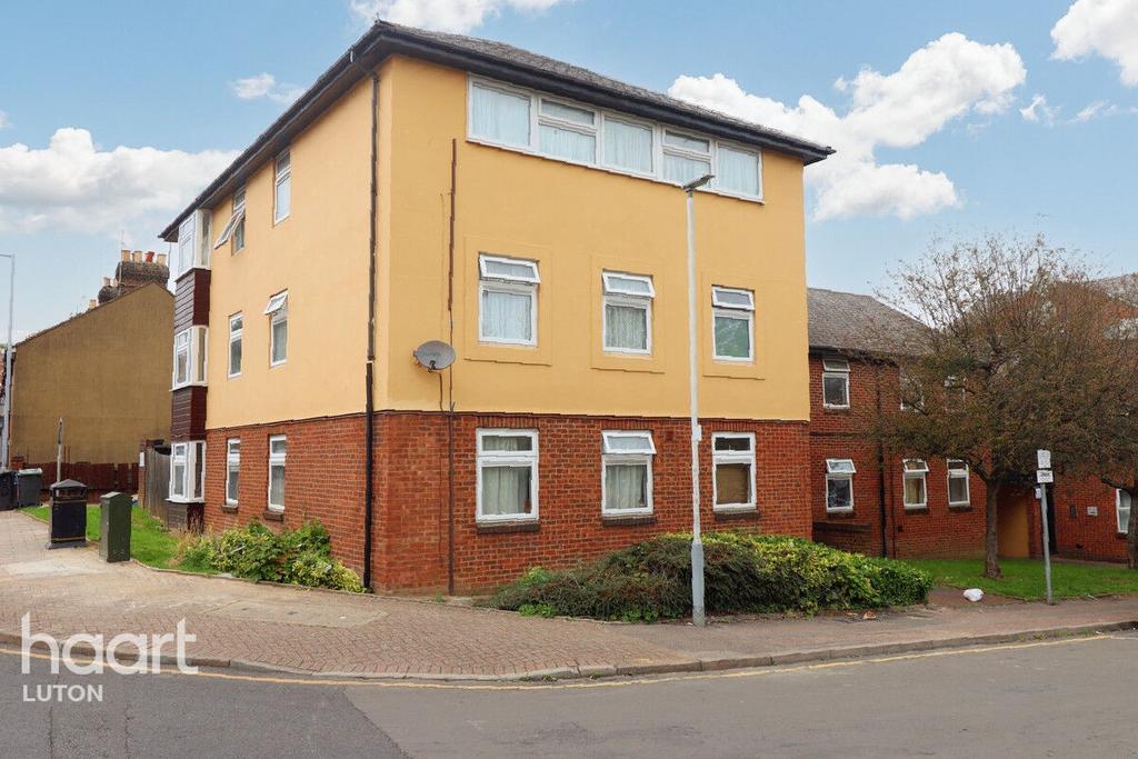 Wellington Street, Luton 1 bed apartment - £150,000