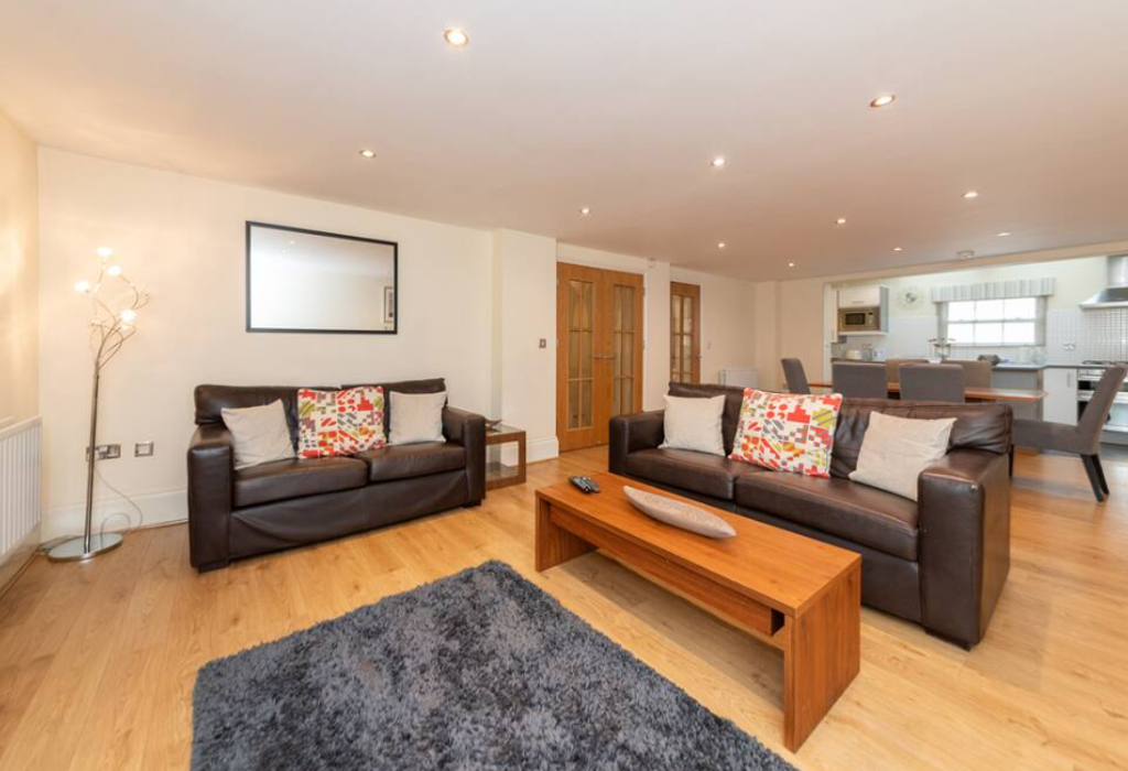 Kings Road, Reading, Berkshire 3 bed flat to rent - £3,350 pcm (£773 pw)