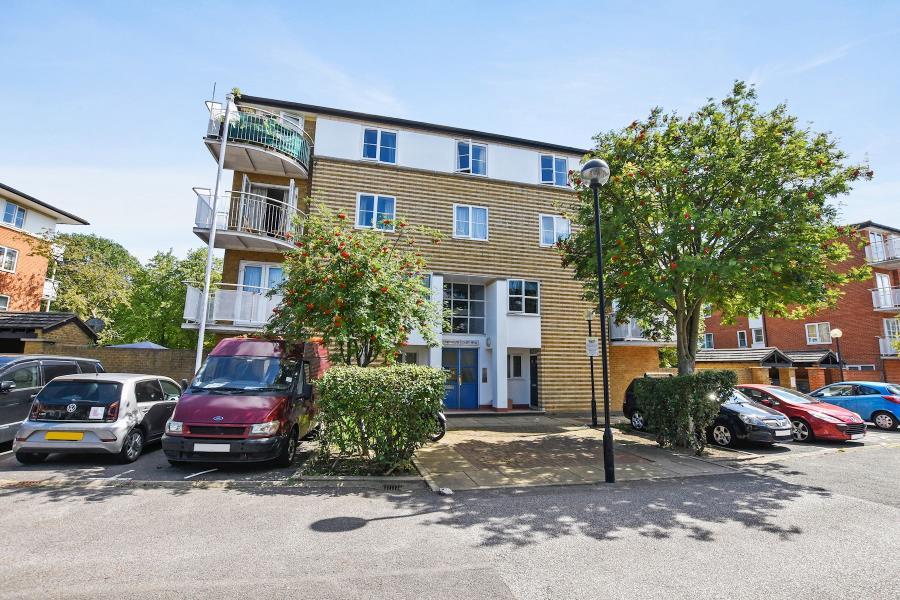 Pageant Avenue, NW9 1 bed flat - £280,500