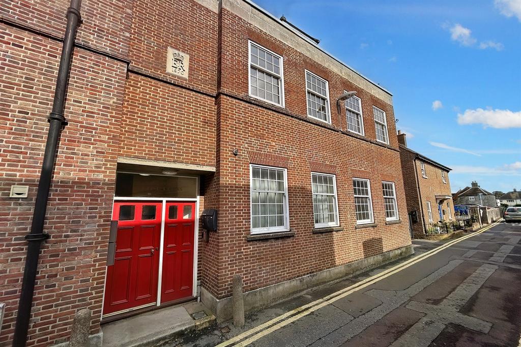Wareham 1 bed flat - £190,000