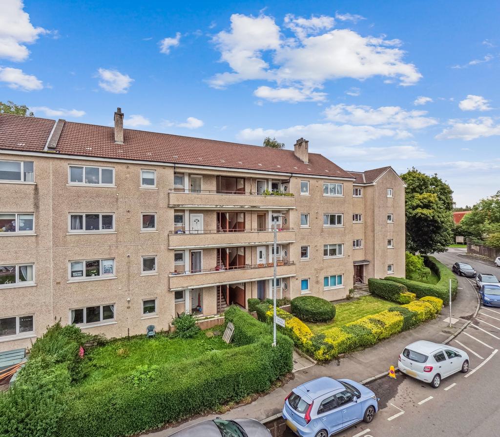 Burnfield Road, Flat 1/1, Mansewood... 3 bed flat - £95,000
