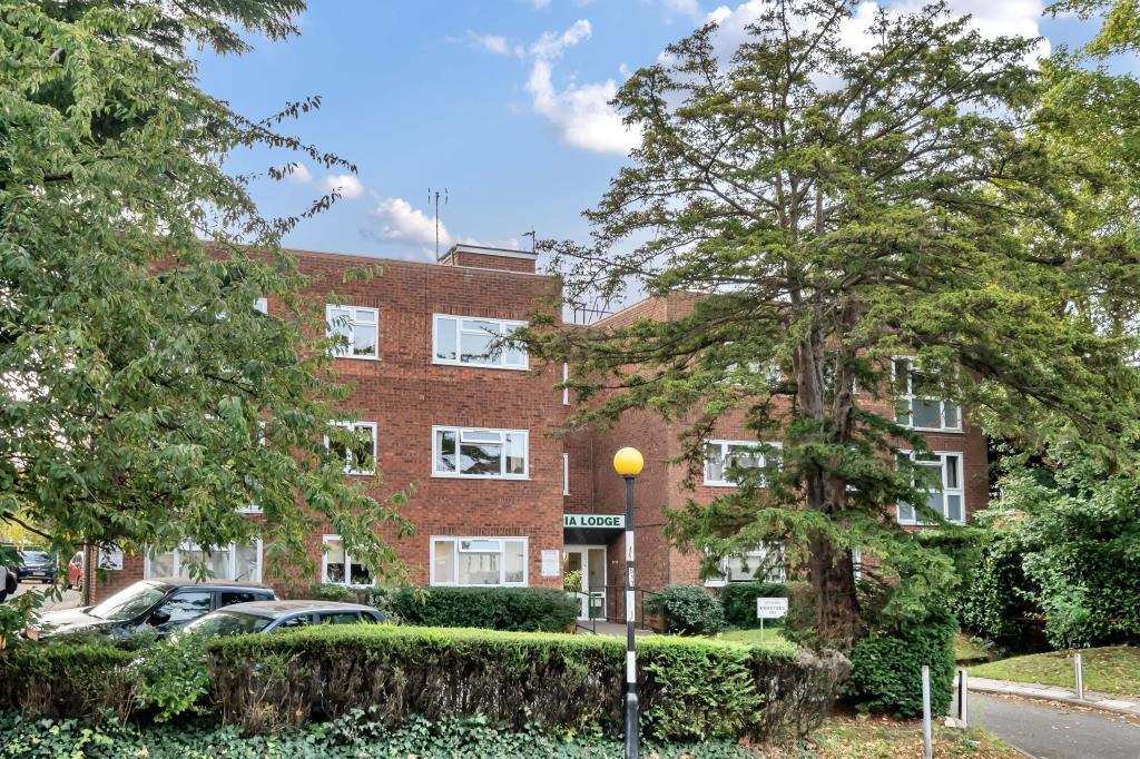 Hendon Lane, Finchley, N3 2 bed flat - £450,000