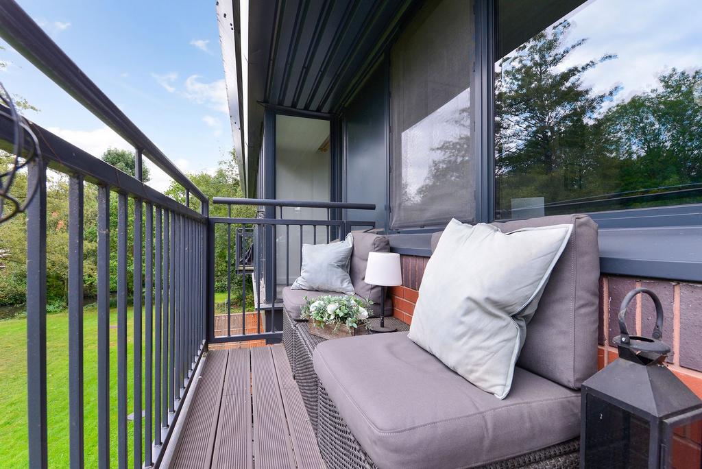 Catteshall Lane, Weybrook House... 1 bed apartment - £265,000