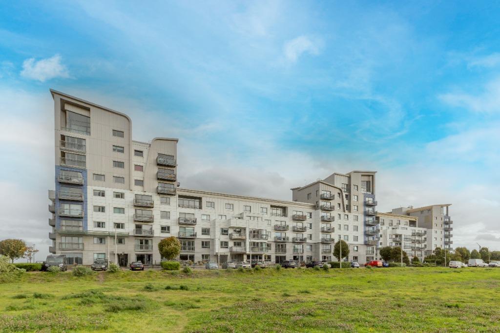 Western Harbour Terrace, The Shore... 3 bed flat - £1,600 pcm (£369 pw)