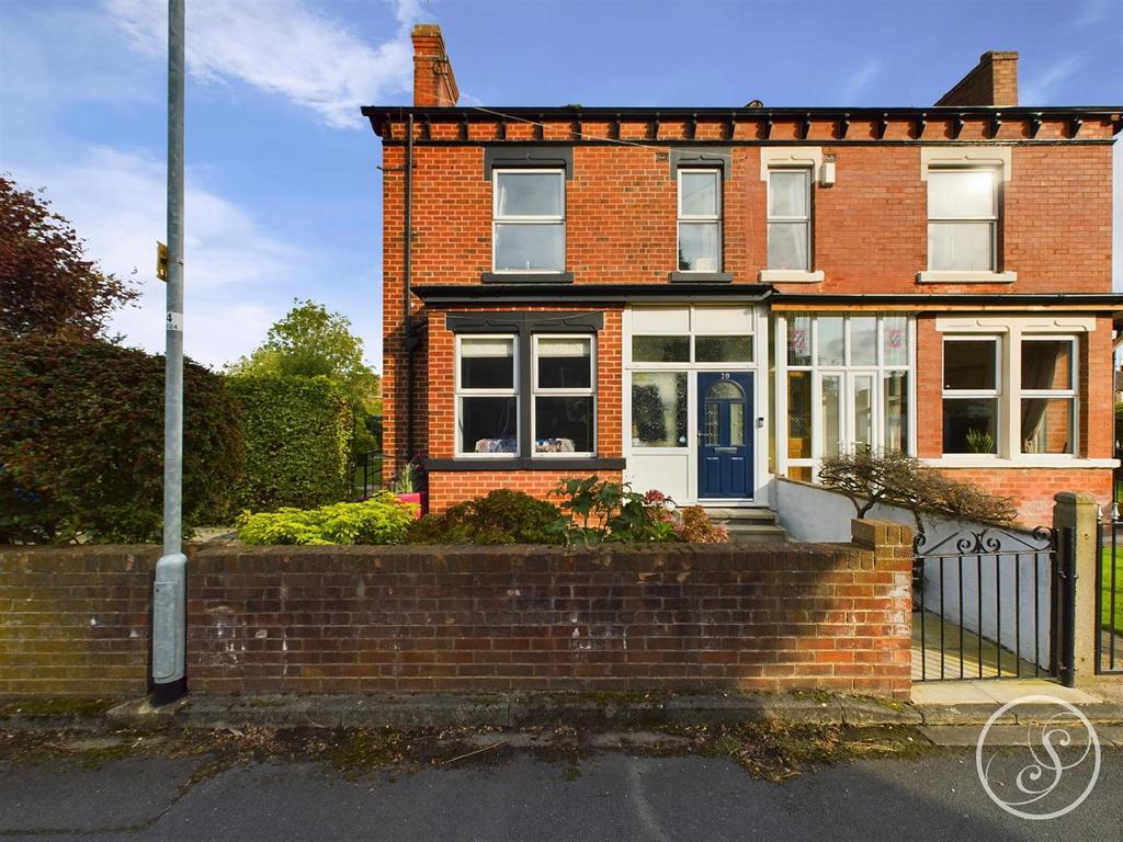The Avenue, Crossgates, Leeds 6 bed semi-detached house - £475,000