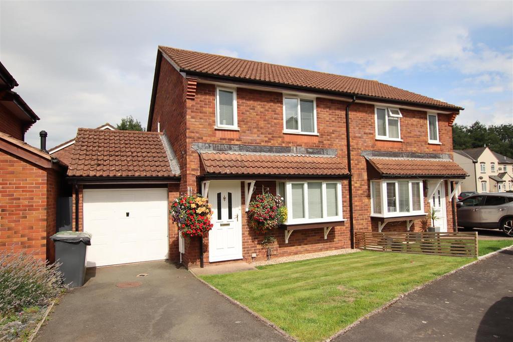 Loram Way, Alphington, Exeter 3 bed semi-detached house - £325,000