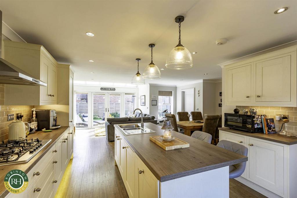 St. Oswalds Drive, Finningley, Doncaster 4 bed house - £469,500