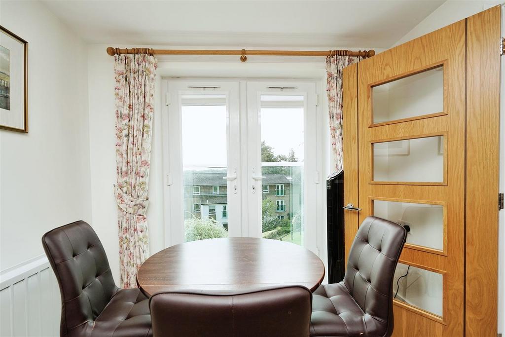Wherry Court, Yarmouth Road, Thorpe... 2 bed apartment - £210,000