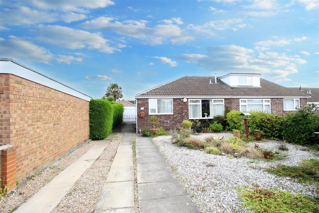 Eastfield Close, Staincross, Barnsley... 2 bed semi-detached bungalow ...