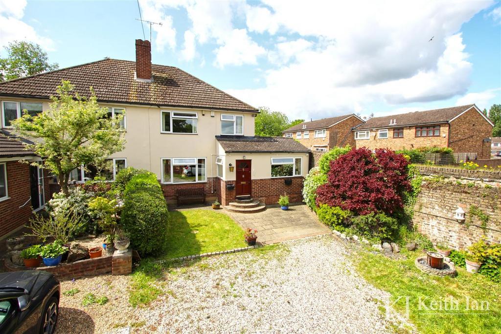 Bury Green Road, Cheshunt 3 bed semi-detached house for sale - £530,000